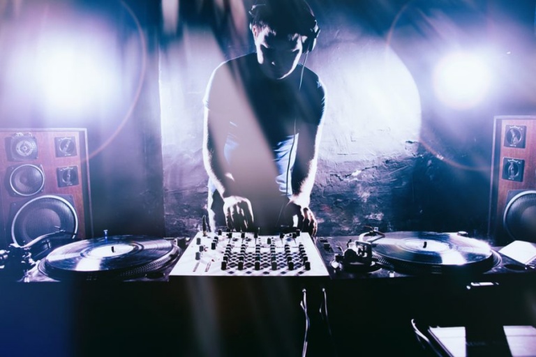 How Much Do DJs Really Make? - GlobalDJsGuide